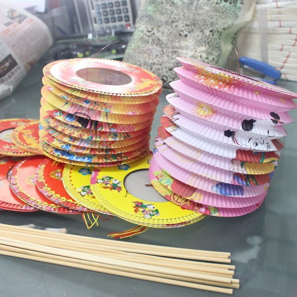 伸縮直筒紙燈籠+竹桿 伸縮燈籠(進口/卡通彩圖)/一包12個入 (定25) 小提燈 元宵燈籠 富貴推薦 | 淘寶台灣 | LINE購物