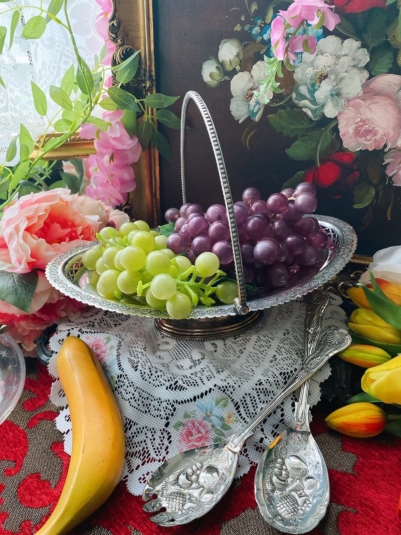 1940年英國製高腳鍍銀雕花水果籃 點心籃 麵包籃 提籃推薦 | 亞洲跨境設計購物平台 Pinkoi | LINE購物