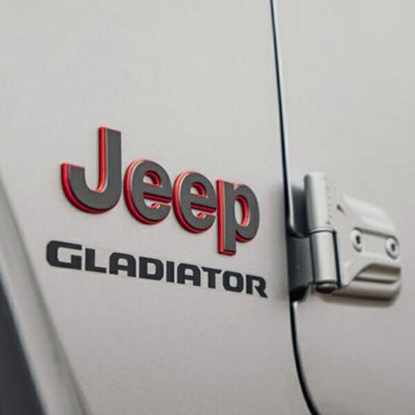 MOPAR純正 ルビコン JEEPエンブレム(ガンメタ&レッド) 68309633AA 18y- JL ラングラー JT グラディエーター ...