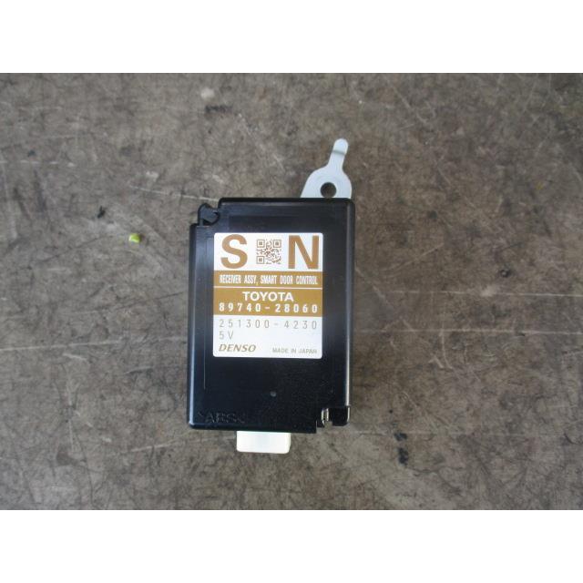 ヴォクシー DBA-ZRR70W ドアコントロールレシーバー | LINEブランドカタログ